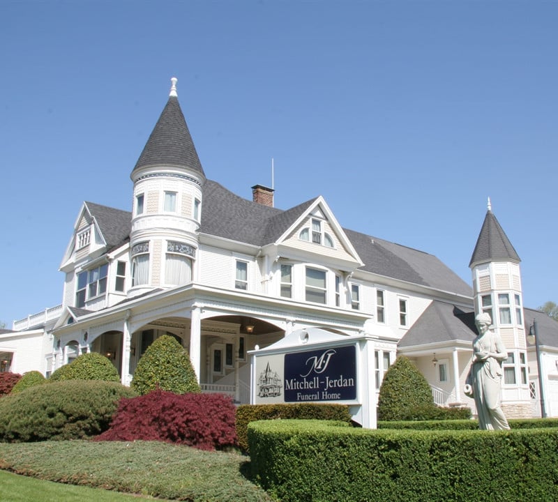 The Proper Etiquette of Wearing Mourning Badges and Ribbons